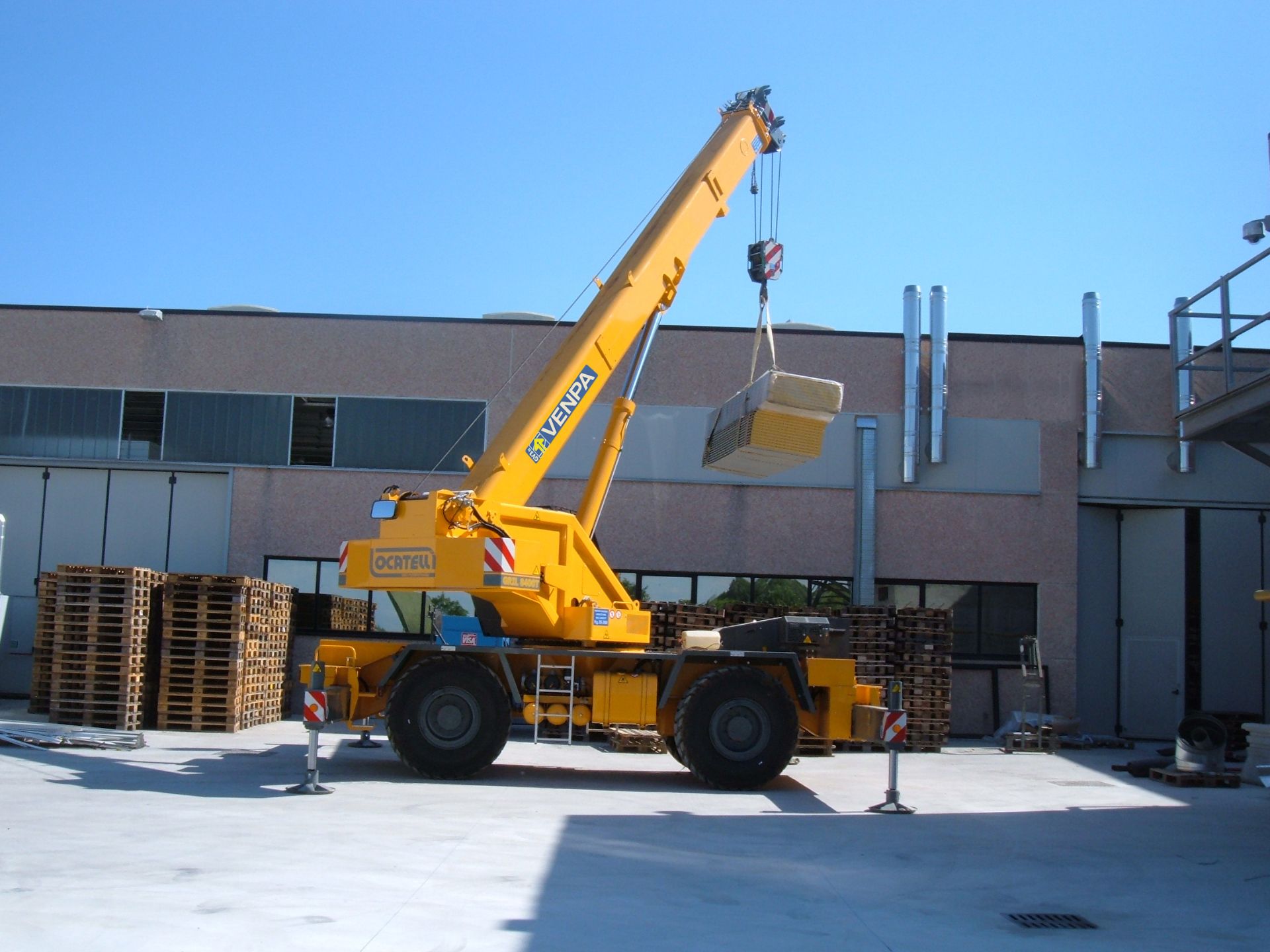 Autogru fuoristrada 40 t Noleggio Autogru | GV3