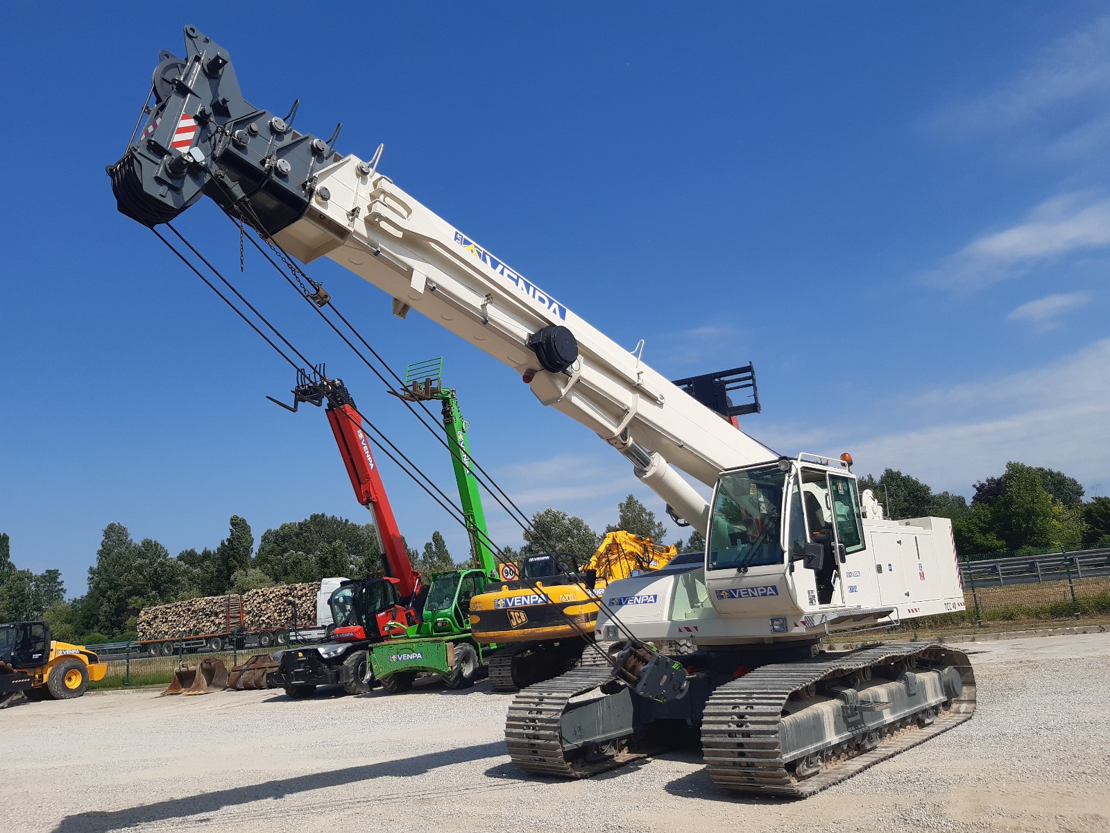 Autogru cingolata 40 t Noleggio Autogru | GV3