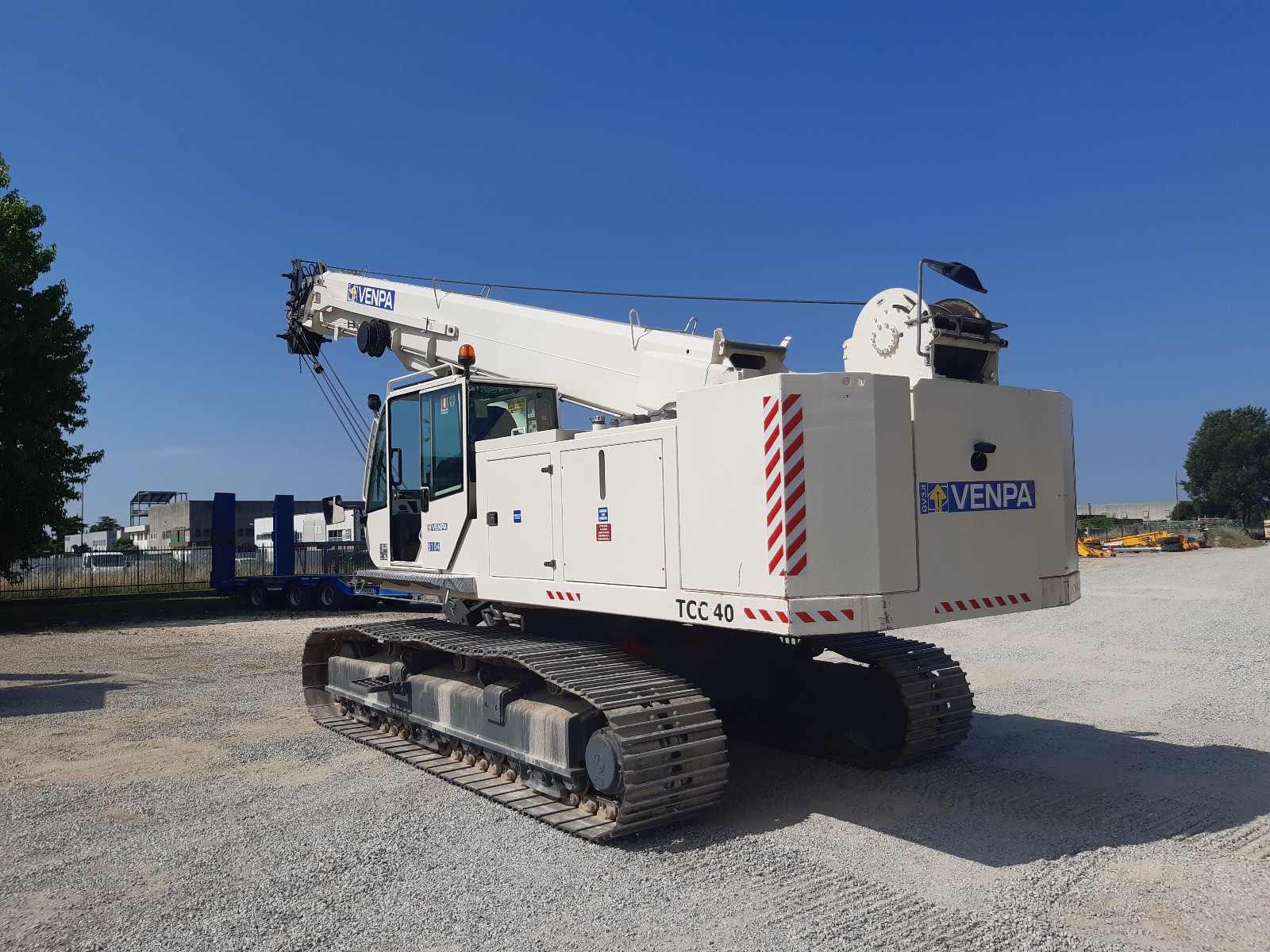 Autogru cingolata 40 t Noleggio Autogru | GV3