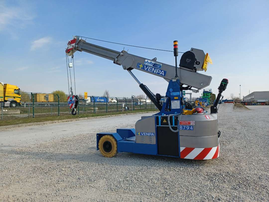 Autogru semovente fissa 5 t Noleggio Autogru | GV3