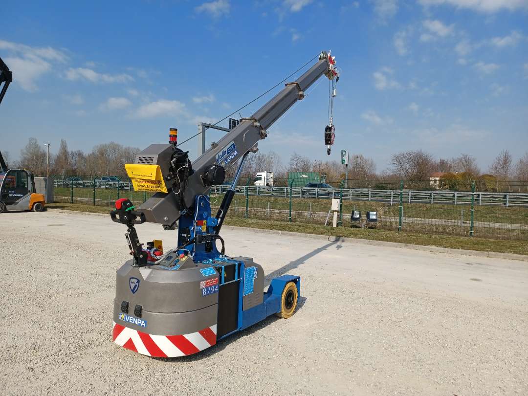 Autogru semovente fissa 5 t Noleggio Autogru | GV3