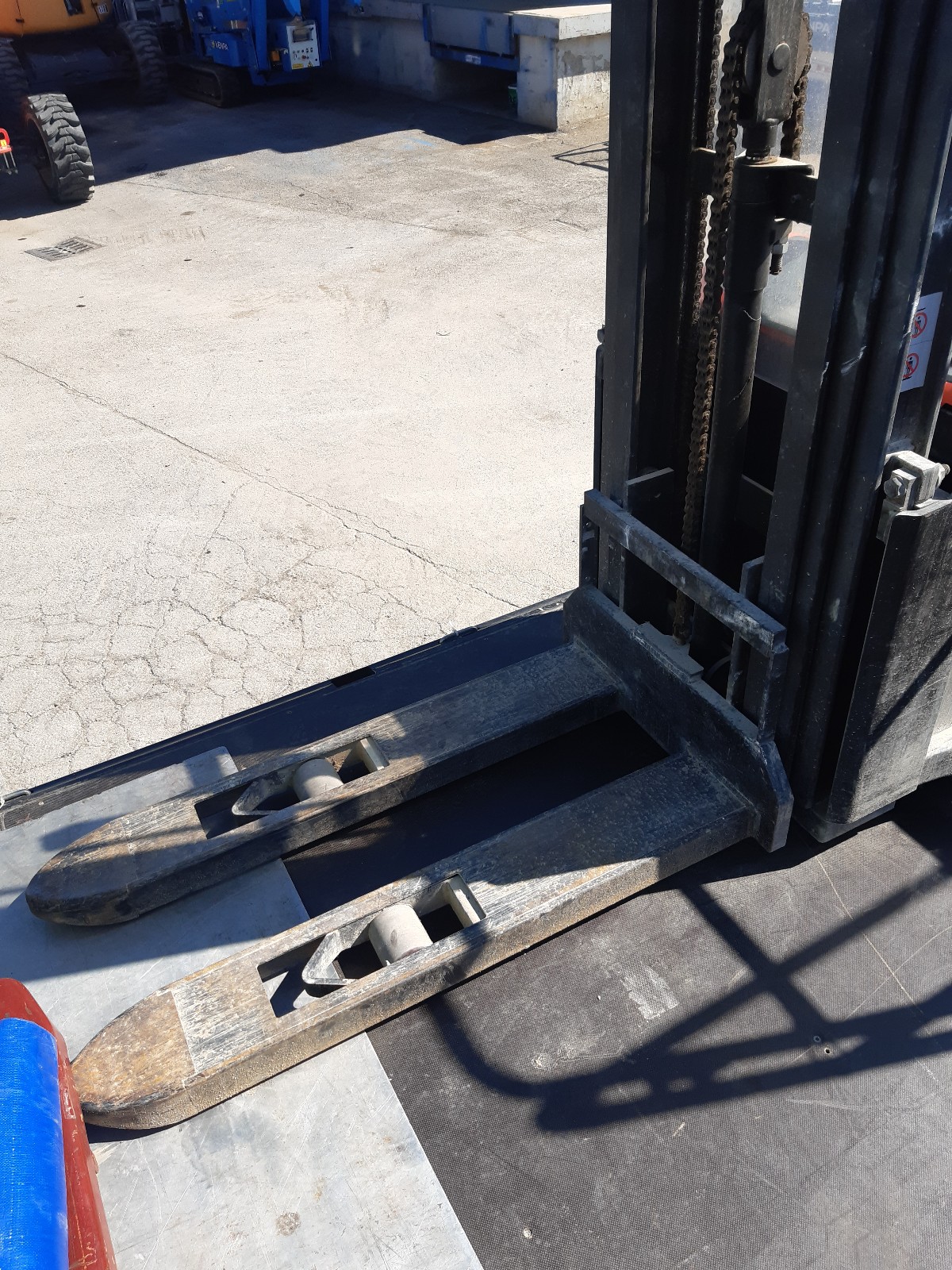 A timone 2 t Noleggio Carrelli elevatori | GV3