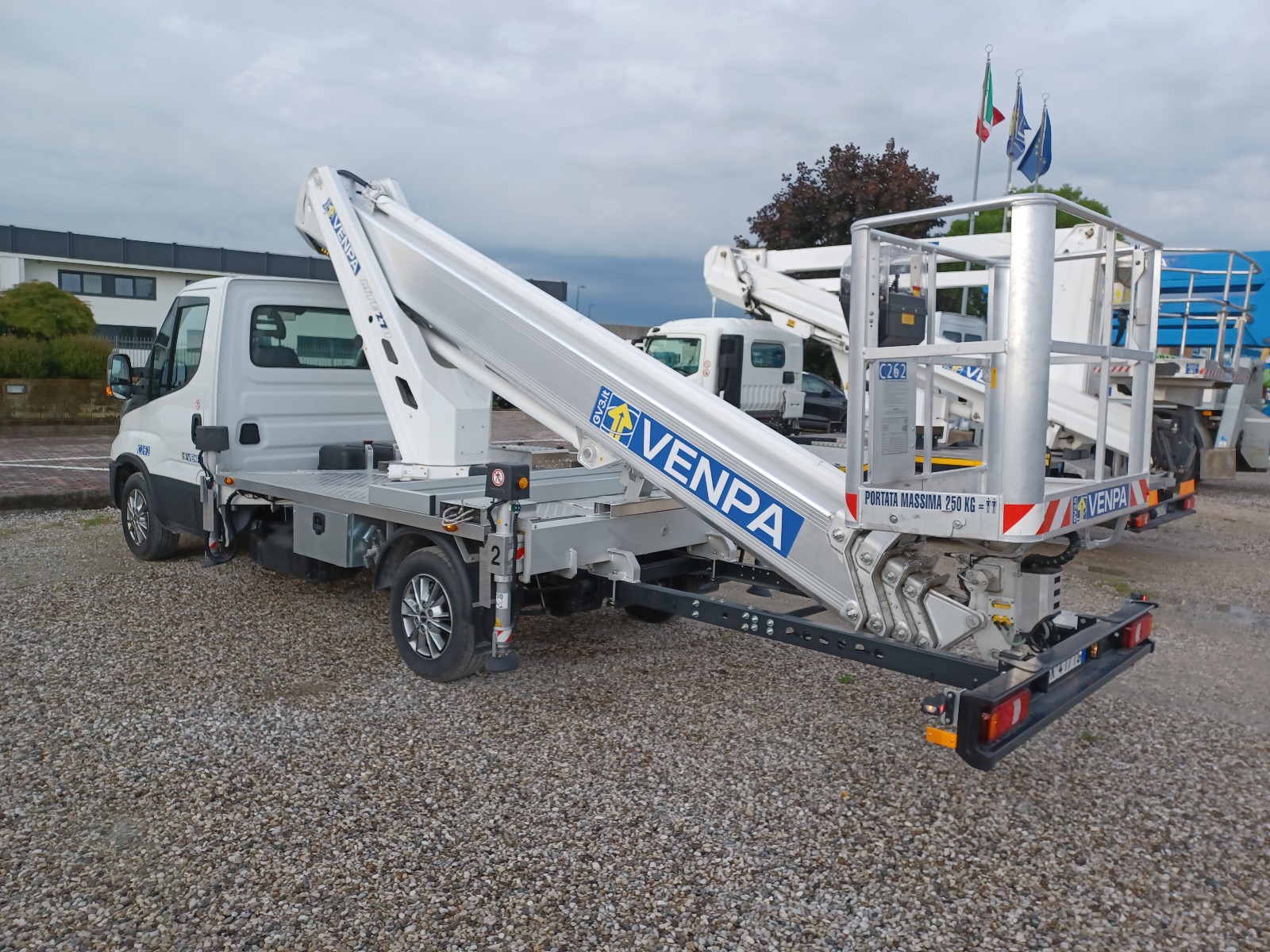 Autocarrata 28 m Noleggio Piattaforme autocarrate | GV3