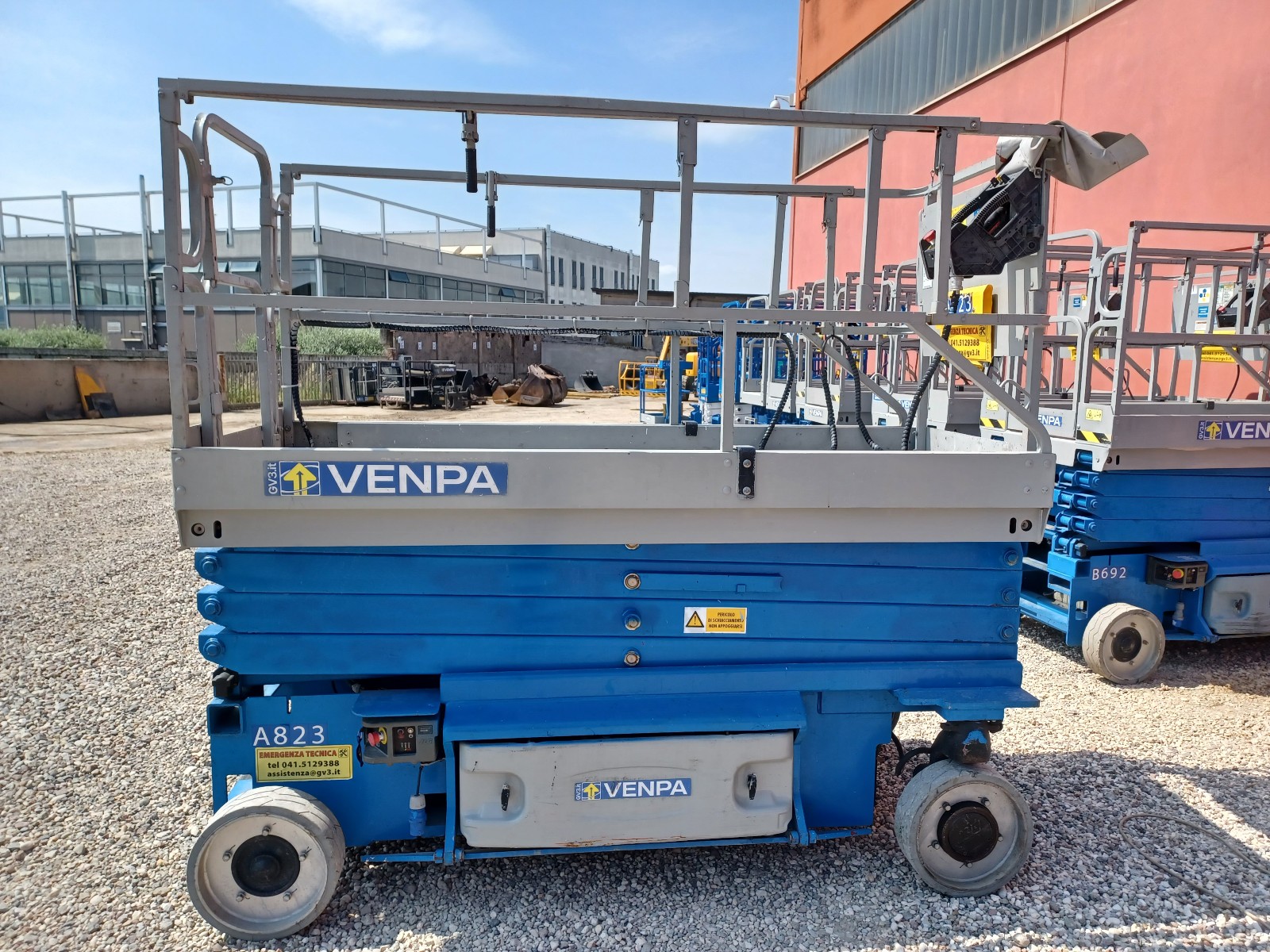 Verticale elettrica 12 m Noleggio Piattaforme verticali | GV3