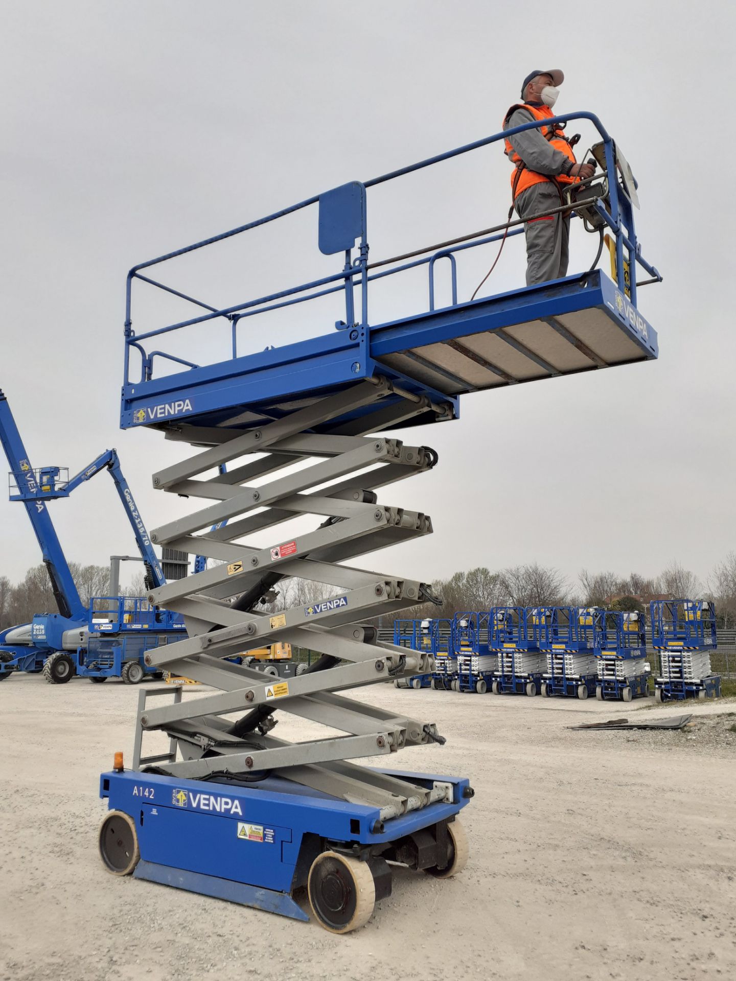 Verticale elettrica 14 m Noleggio Piattaforme verticali | GV3