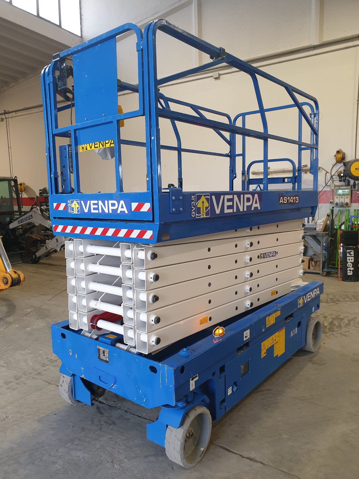 Verticale elettrica 16 m Noleggio Piattaforme verticali | GV3