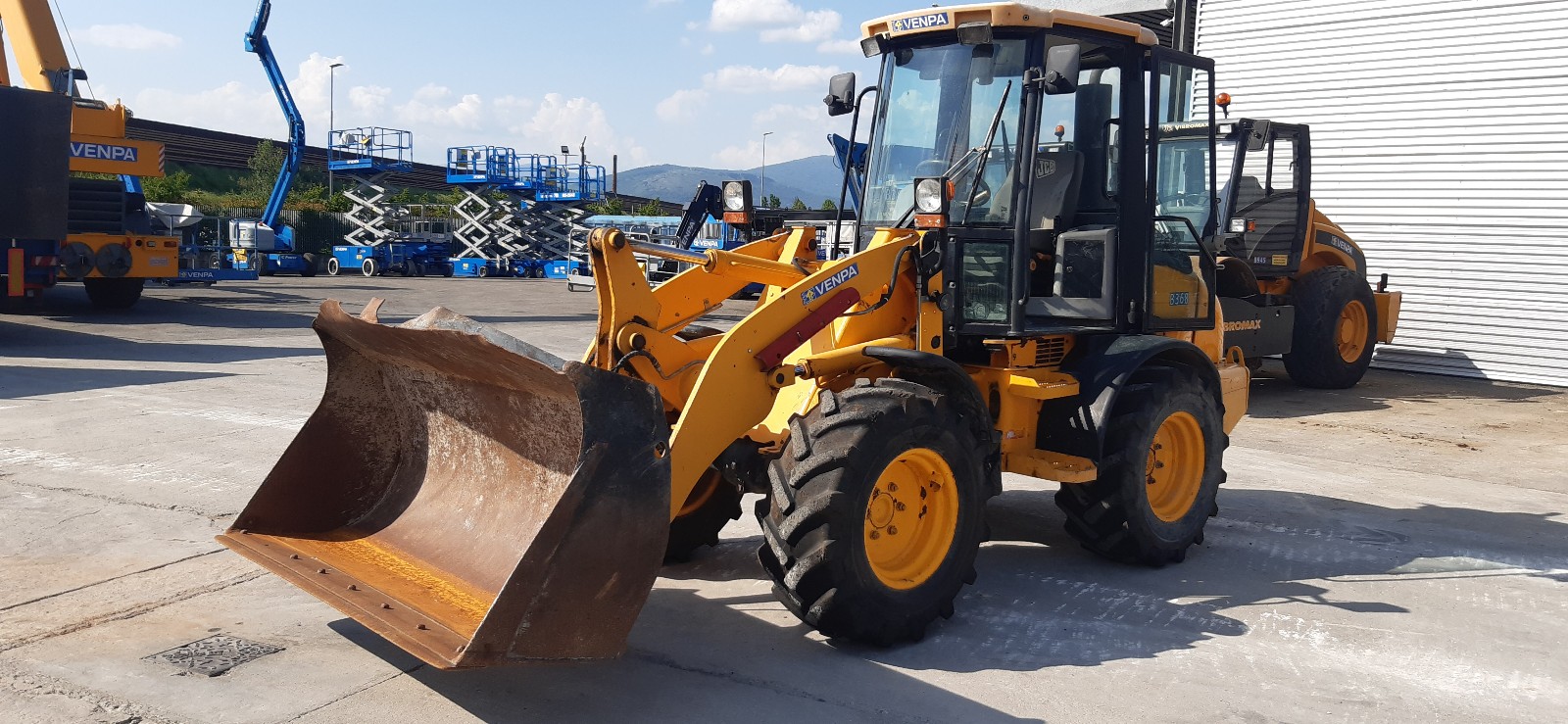 Pala gommata 5 t Noleggio Pale | NOLOTECNICA