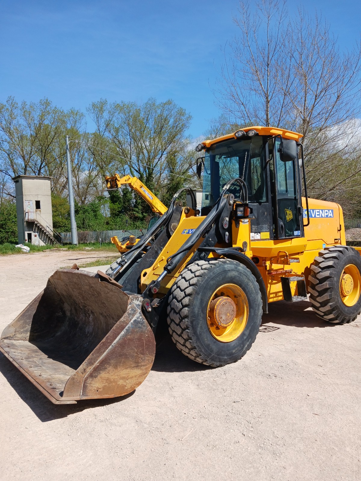 Pala gommata 9 t Noleggio Pale | NOLOTECNICA