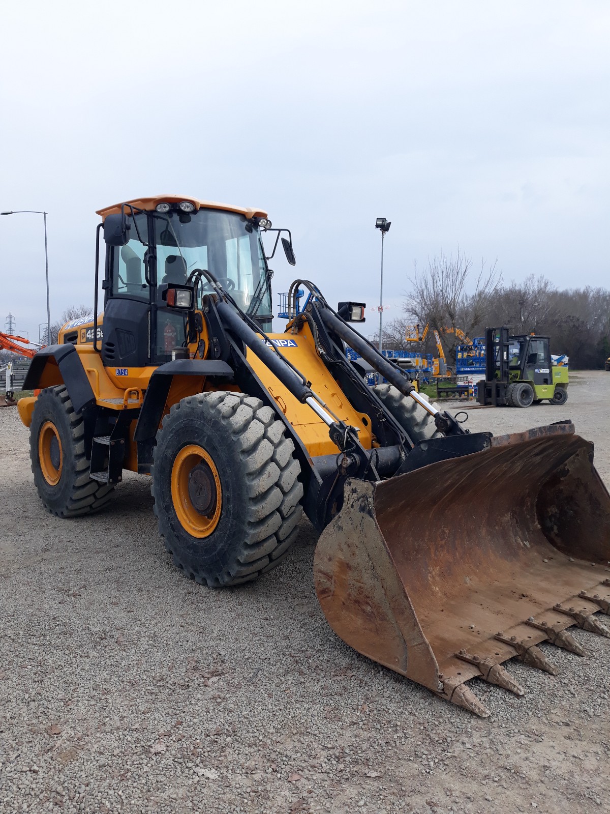 Pala gommata 12 t Noleggio Pale | NOLOTECNICA