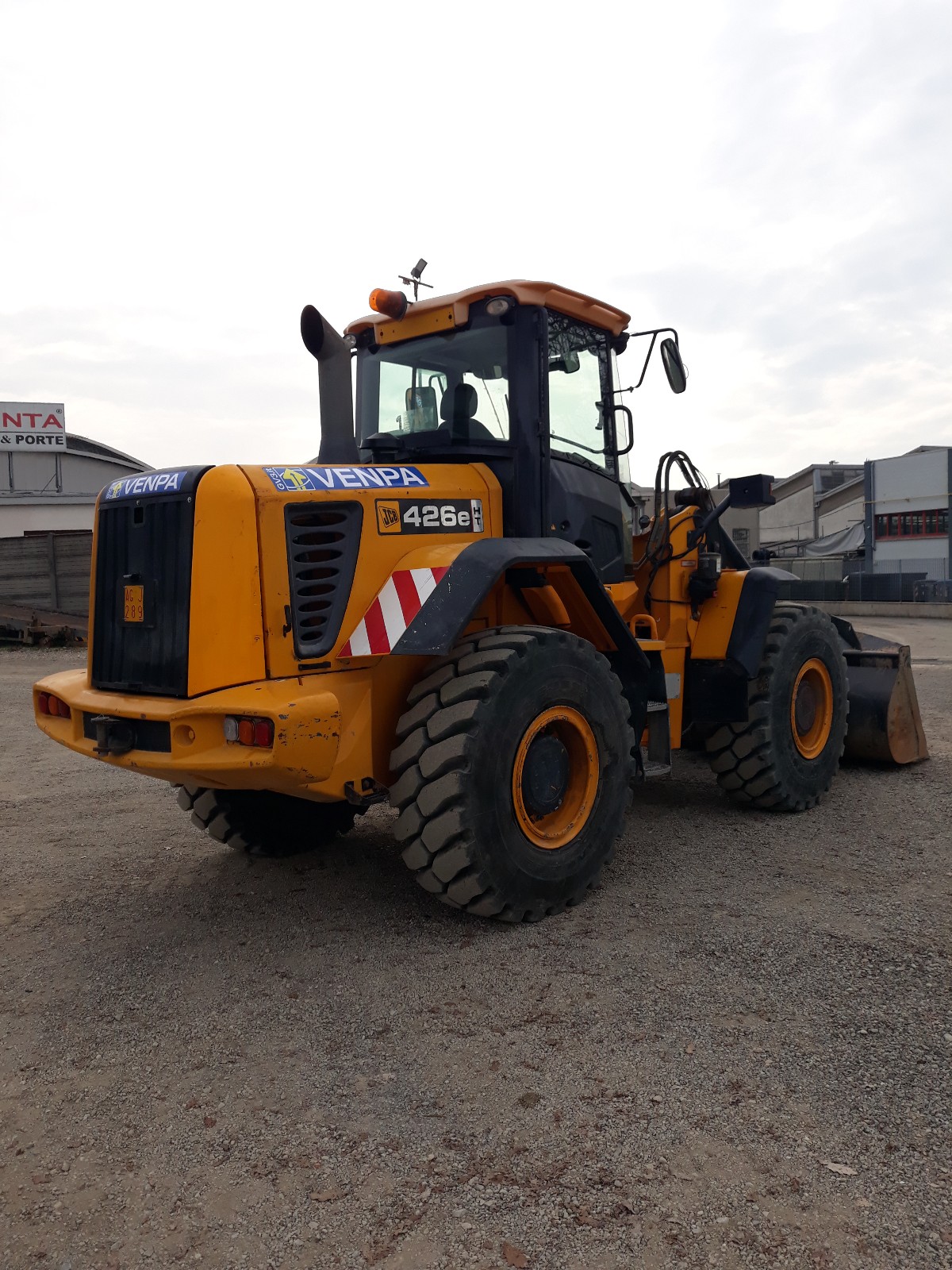 Pala gommata 12 t Noleggio Pale | NOLOTECNICA